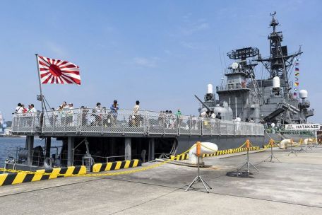 JS Hatakaze (DDG-171): Photos, History, Specification